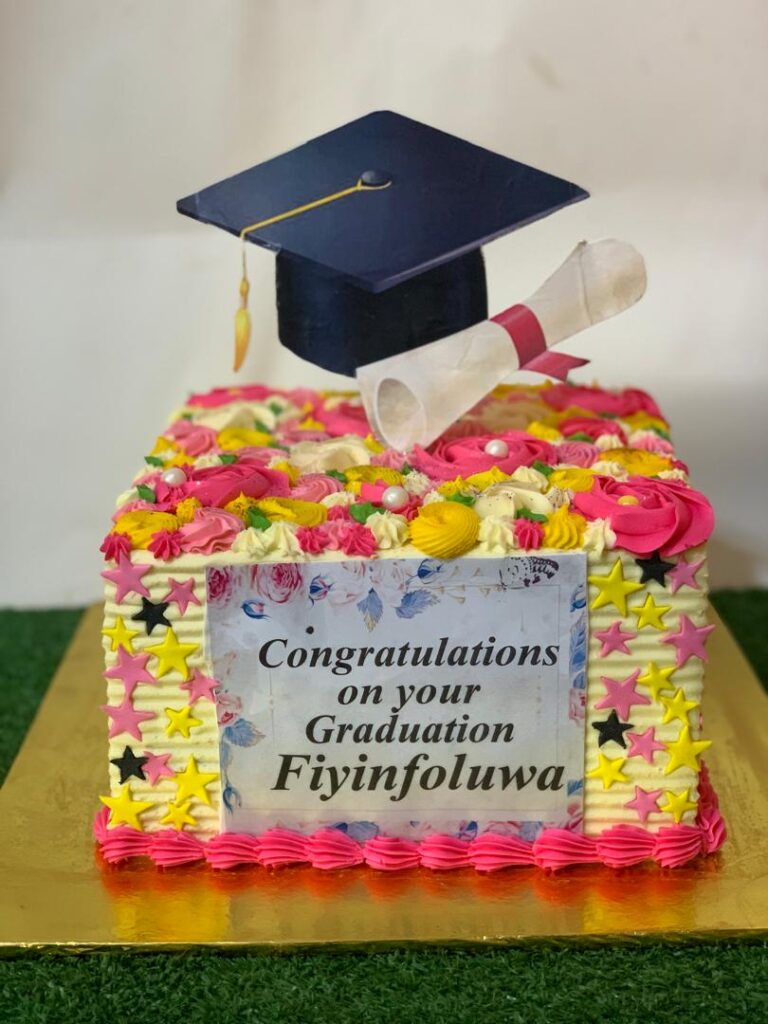 Graduation Cake – Archkings Cakes