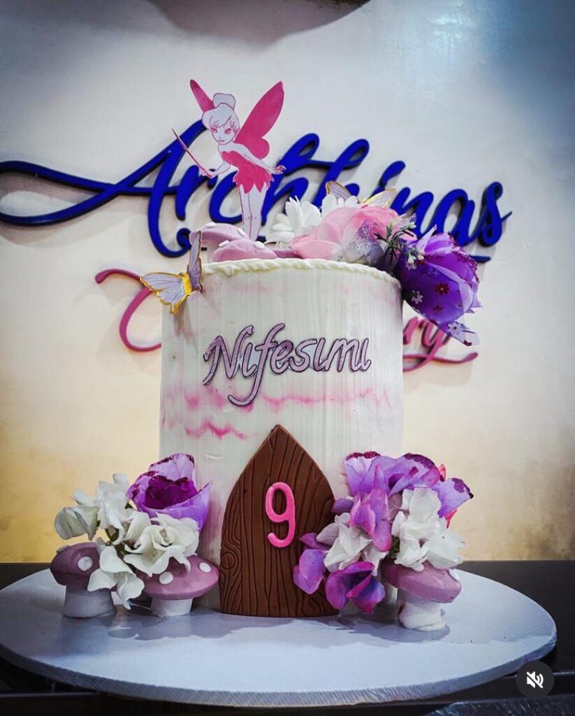 2-tiers Chocolate Dripping Cake – Archkings Cakes